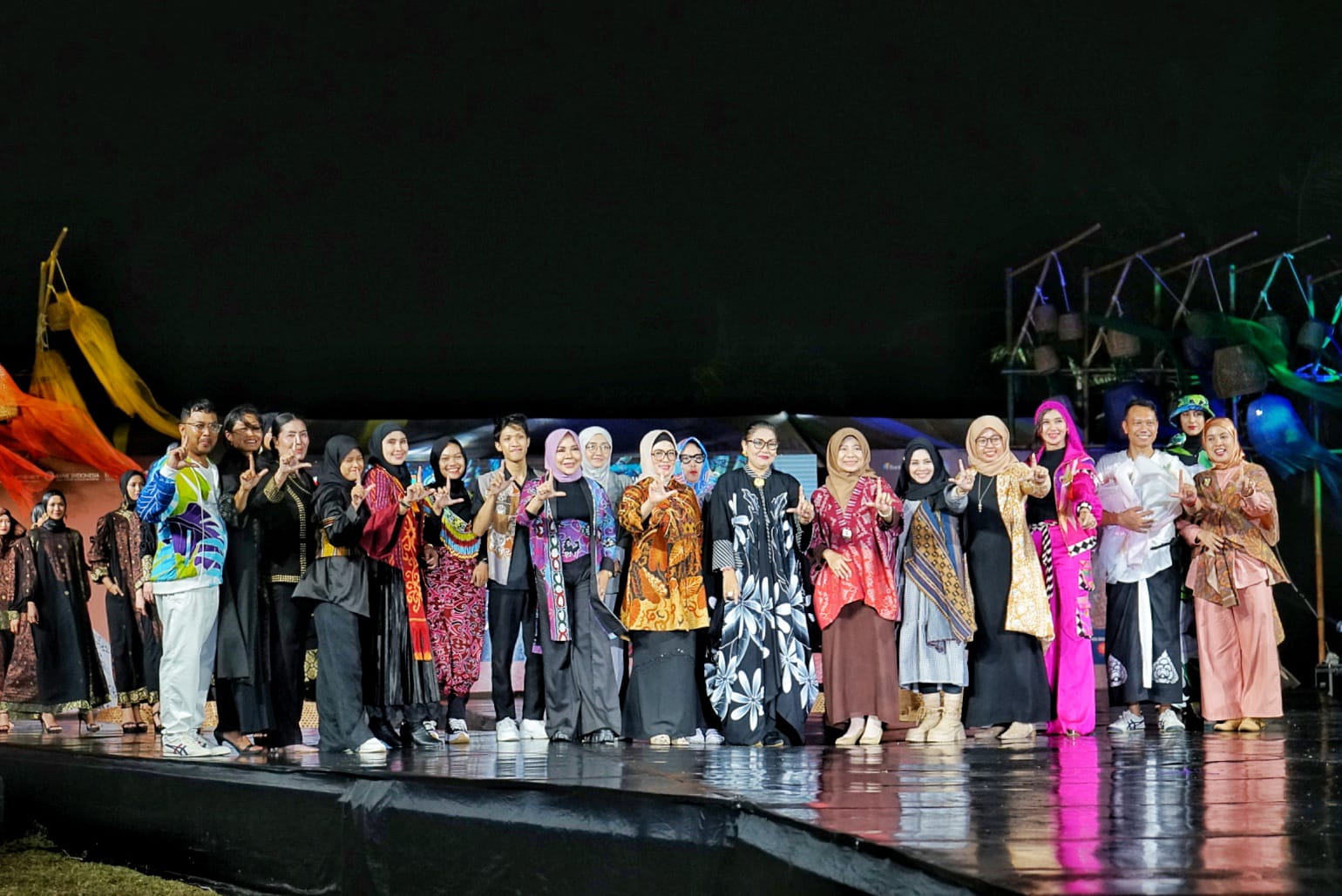 Derta Rohidin : Tampil Pada Ajang LIMOFF 2023, Kain Besurek Bengkulu ...