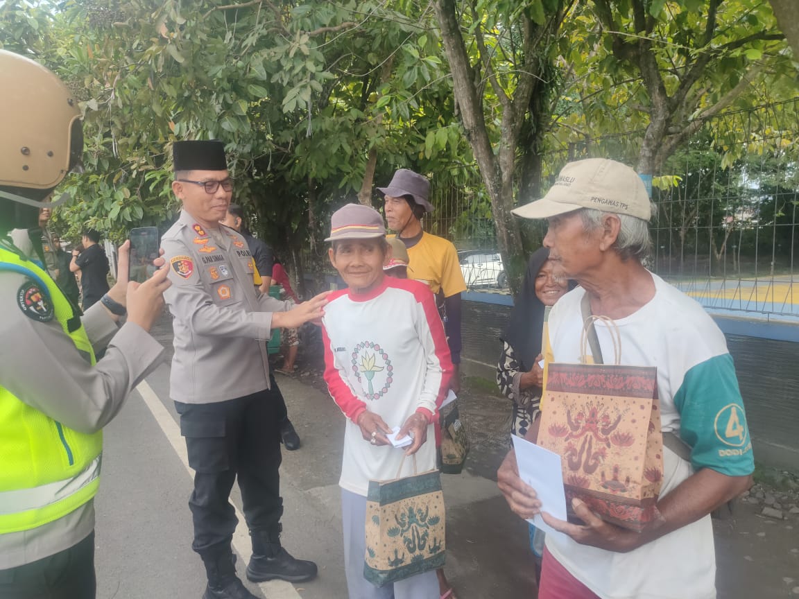 Satreskrim dan Sat Tahti Polres Lahat Berbagi Takjil di Bulan Ramadhan ...